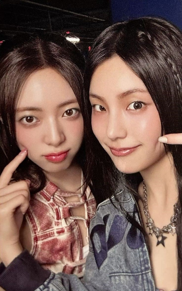 Unit (Yuna and Yeji) Gold Ver – Kpop Kardz